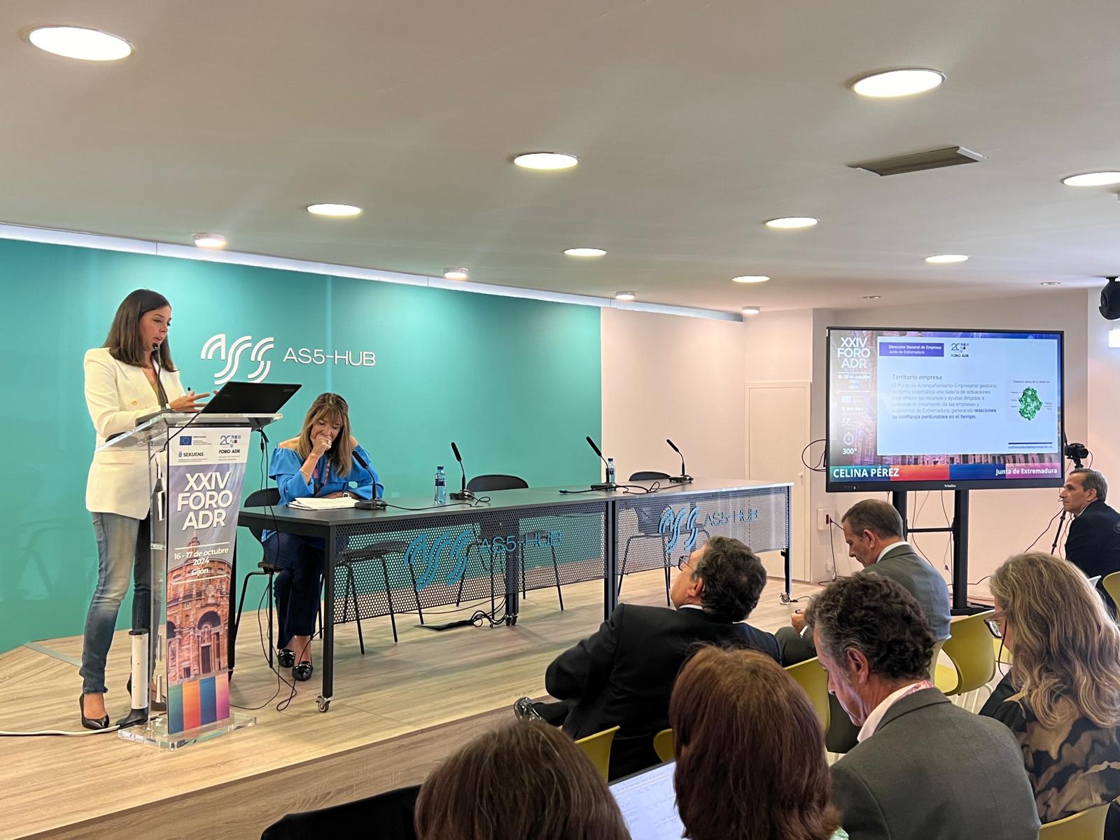20241017 La directora general de Empresa participa en el XXIV Foro de ...