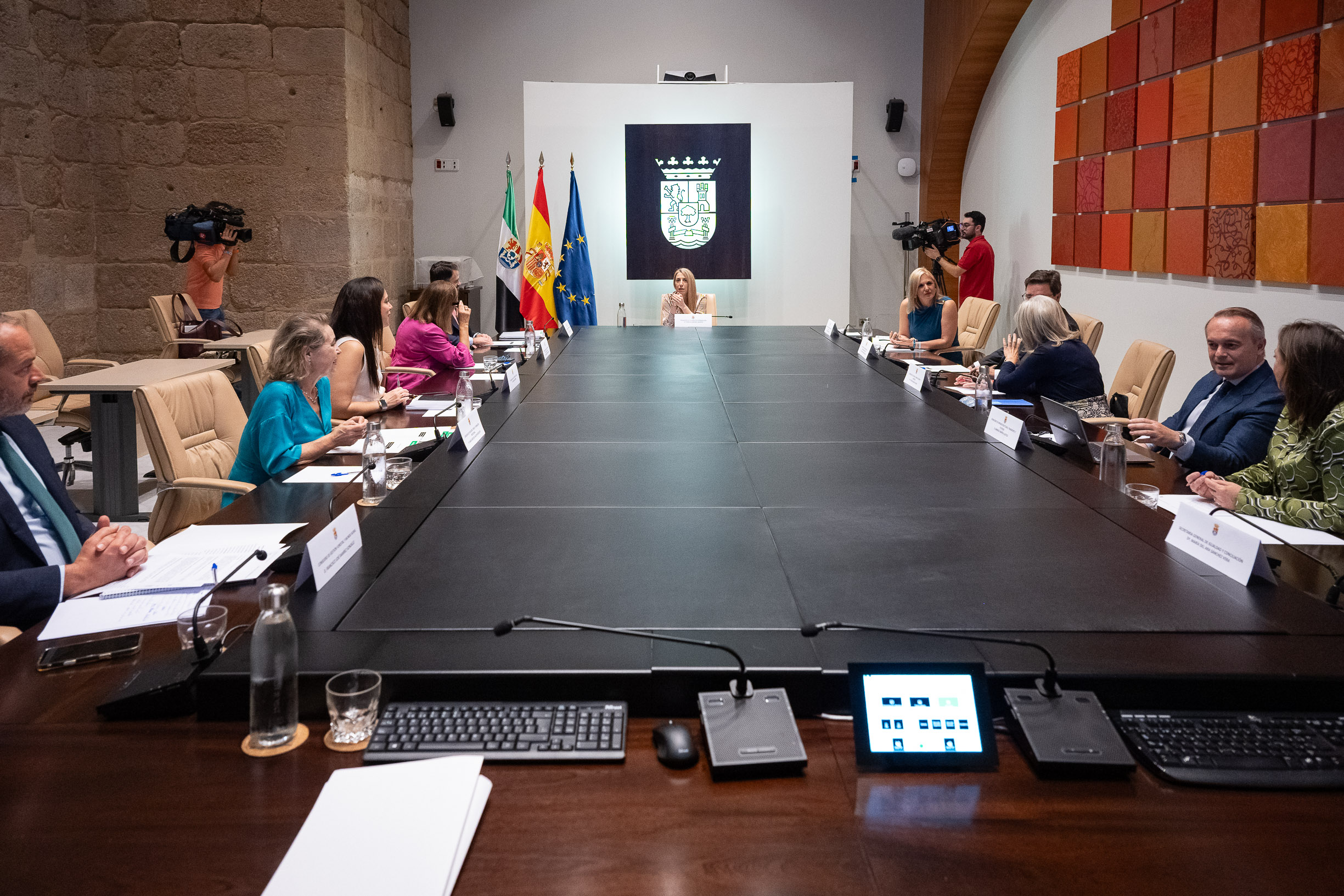 20251014 La Junta de Extremadura concederá ayudas de hasta 10.000 euros ...